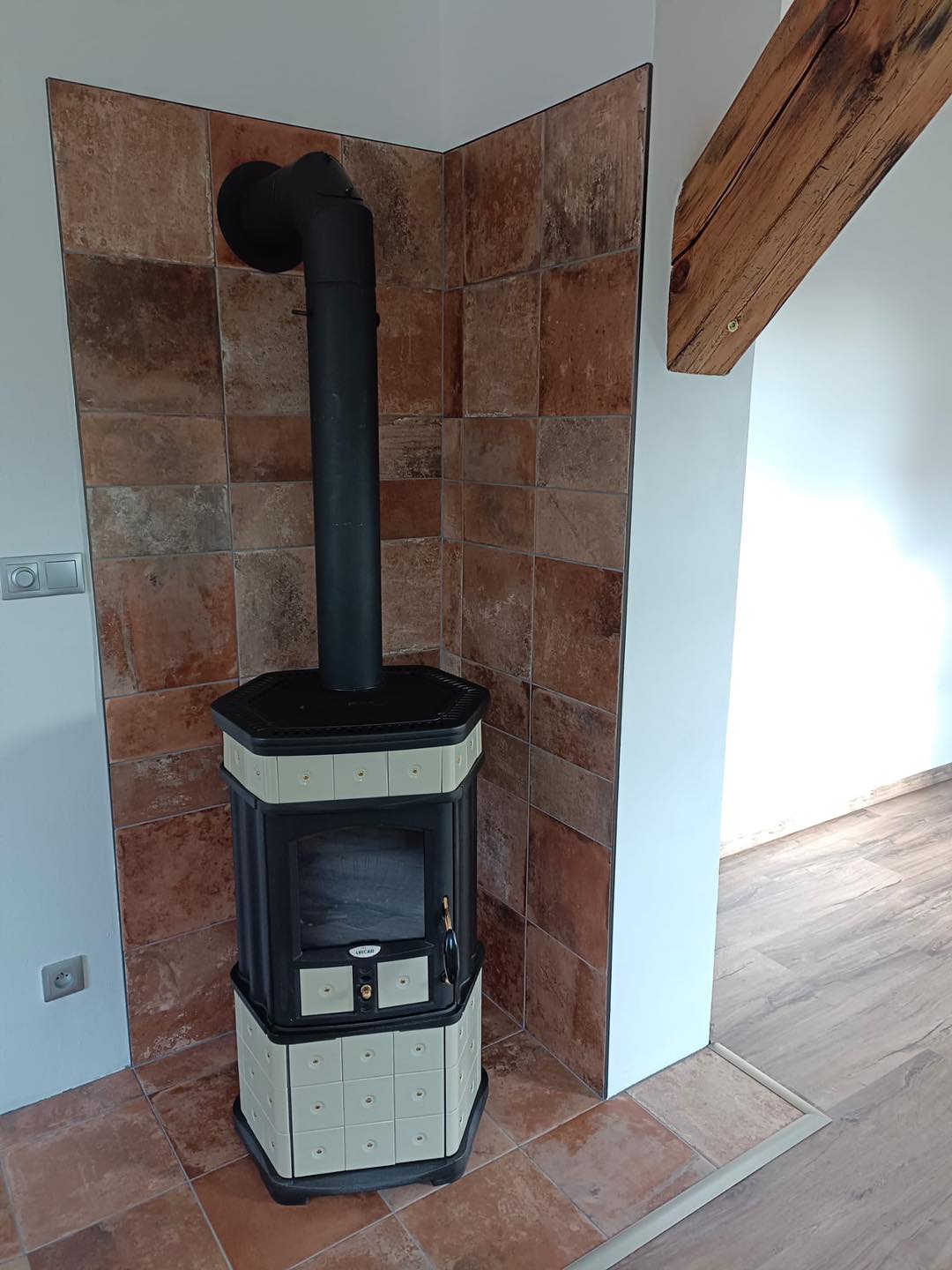 Dlažba za krbová kamna a pod kamna – jak vybrat tu správnou?